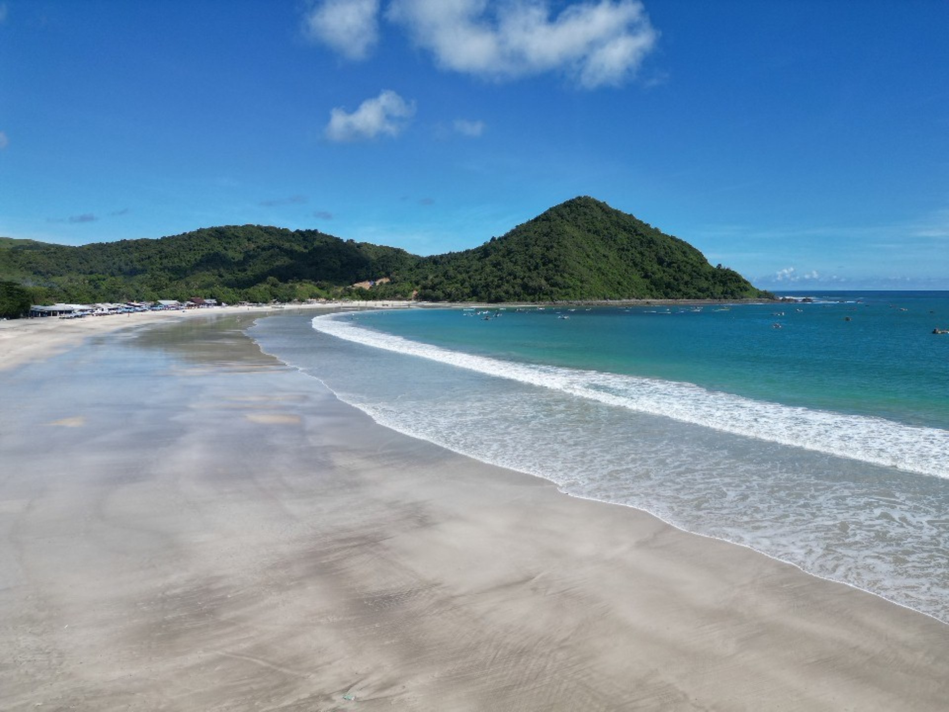 Selong Belanak Beach: Surf, Sun, and Serenity – Lombok Dispatch